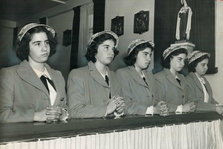 A black-and-white photo of the Dionne quintuplets, five identical ...