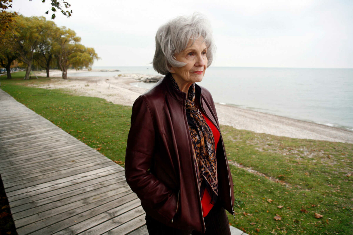 Why Alice Munro’s Biographer Left Her Daughter’s Abuse Out of His Book ...
